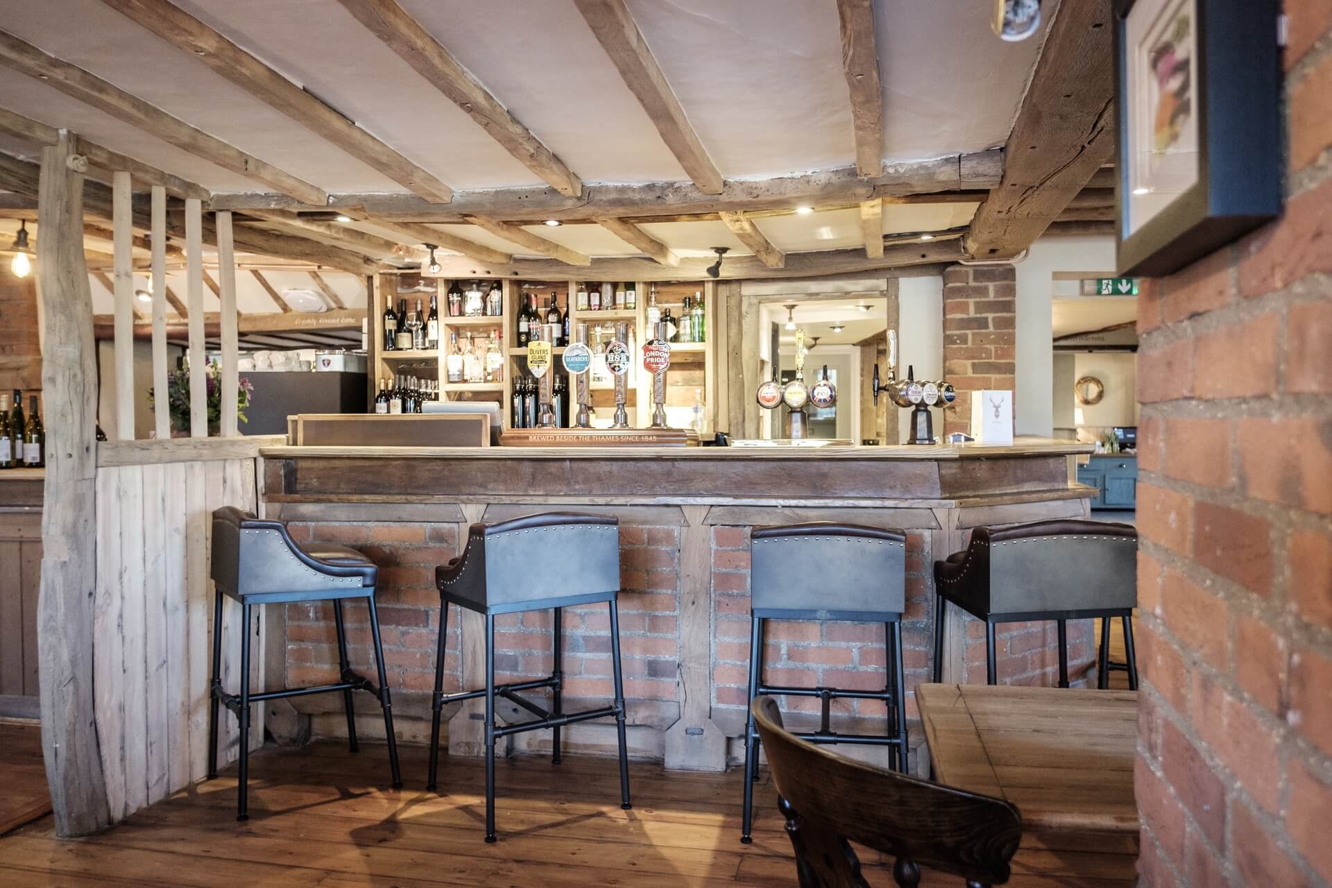 The White Hart - Fuller's Pub and Hotel in Stockbridge